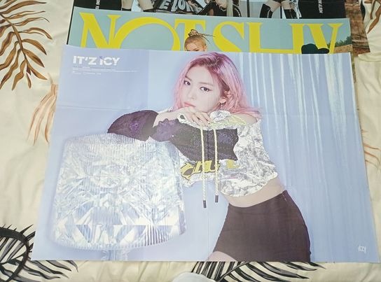 Itzy icy, itz me, not shy unsealed album, Everything Else, Looking For ...