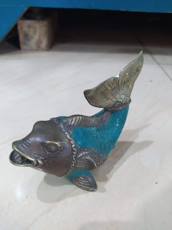 patung ikan kuningan antik, Antik, Pajangan di Carousell