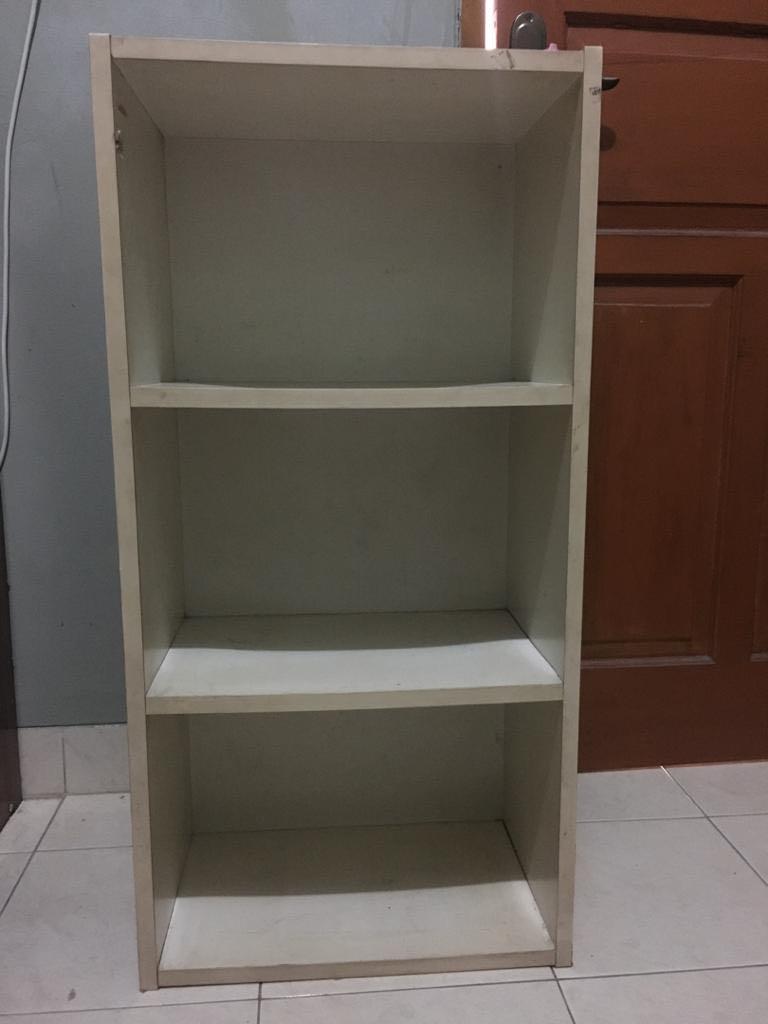 Rak buku putih, Perabotan Rumah di Carousell