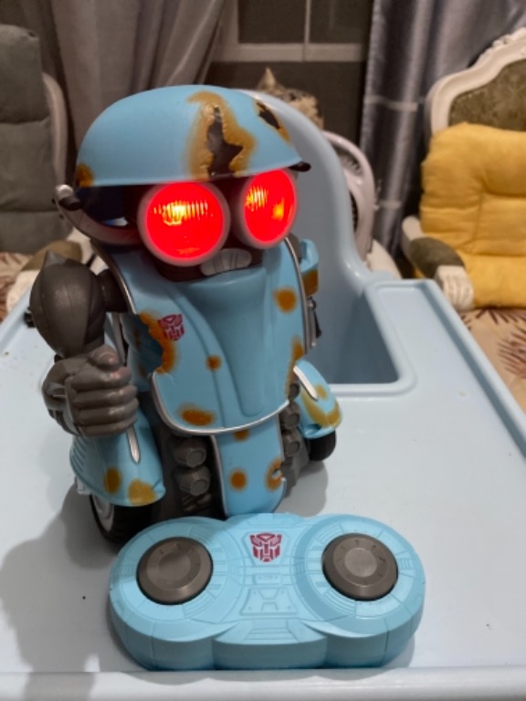 Transformers Sqweeks autobot remote control, Hobbies & Toys, Toys ...