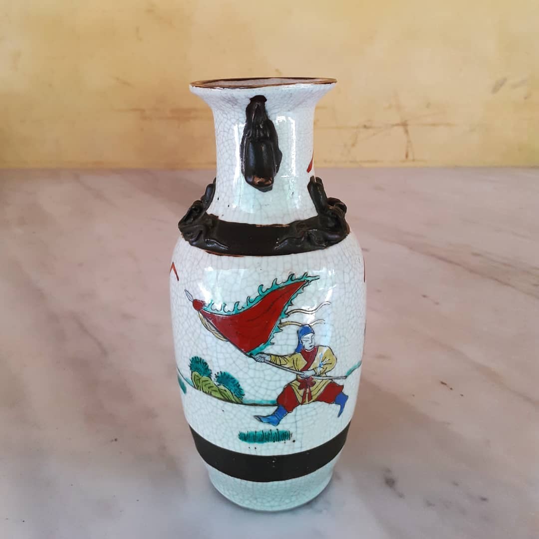 Guci antik, Antik, Pajangan di Carousell