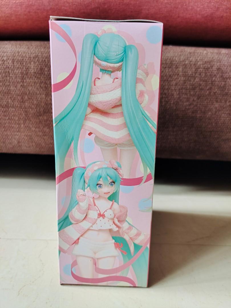 Hatsune Miku Costumes Roomwear Version Figure, Hobbies & Toys, Toys ...