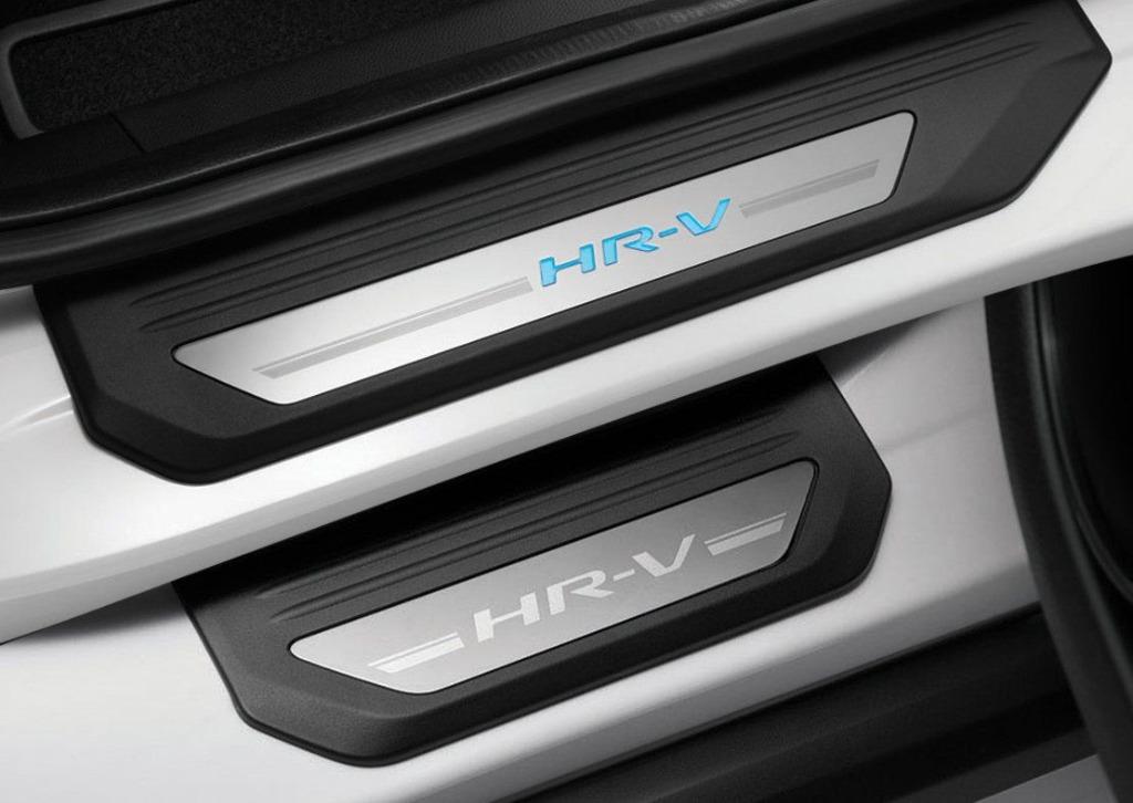 Honda HRV Original Illuminated Side Step, Auto Accessories on Carousell