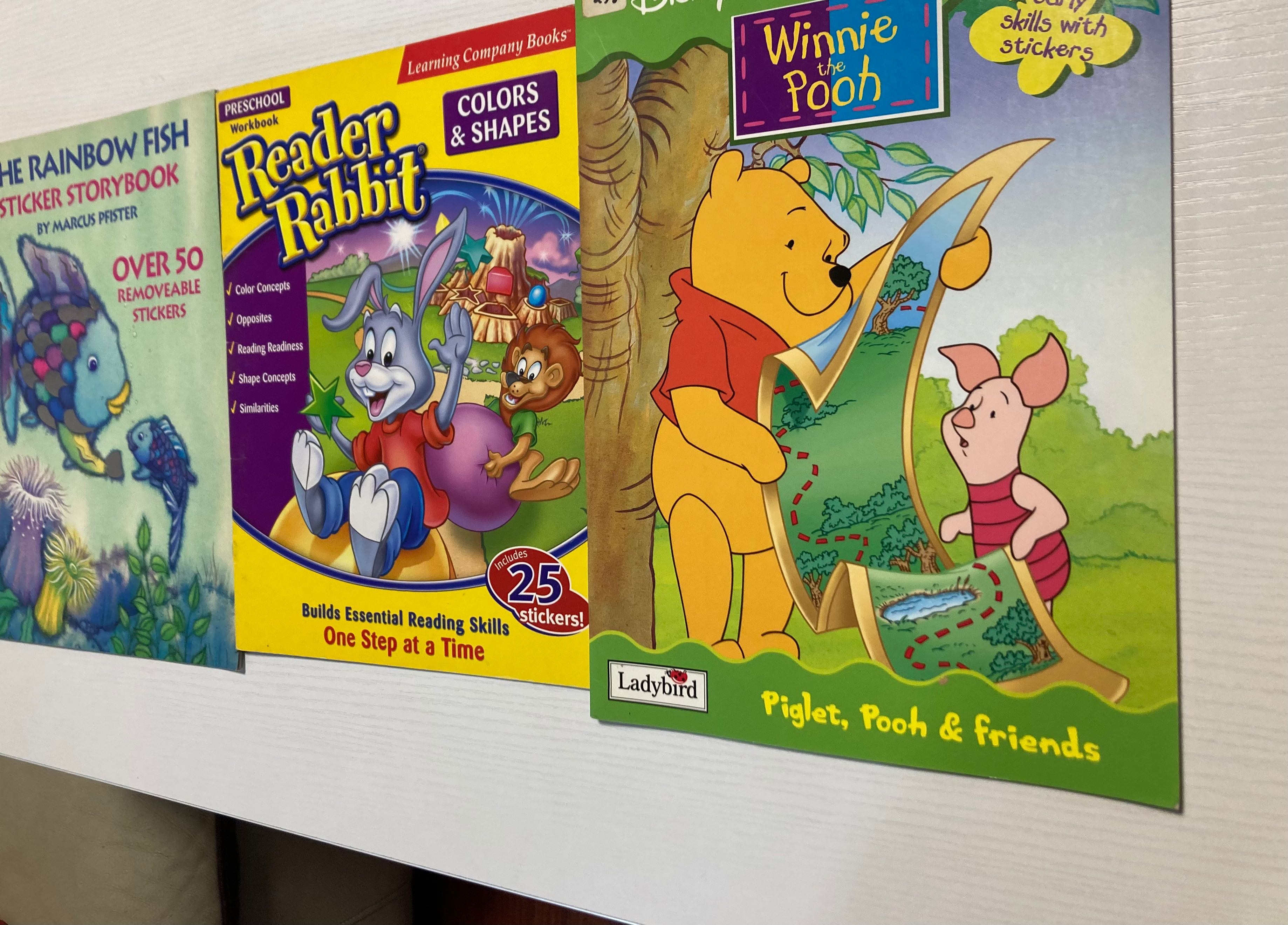 Sticker story book, 興趣及遊戲, 書本 & 文具, 小說 & 故事書 - Carousell