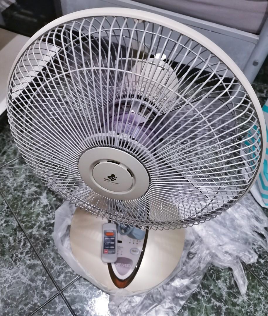 KDK Electric Fan (Living Fan) P30KH, Furniture & Home Living, Lighting ...