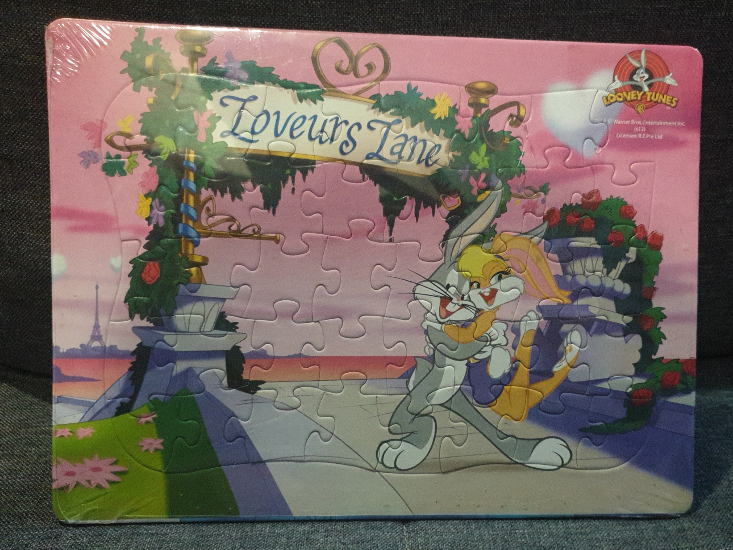 Looney Tunes Jigsaw Puzzle, Hobbies & Toys, Toys & Games on Carousell