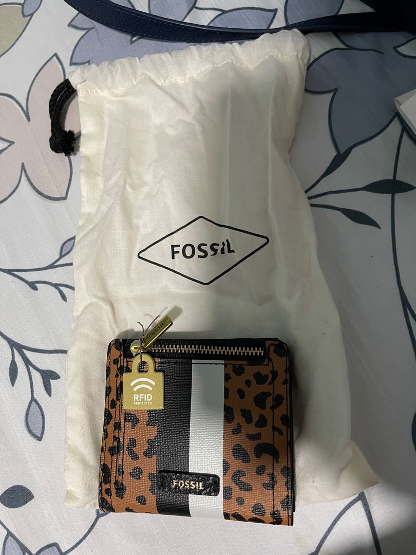 RFID LOGAN BIFOLD WALLET - FOSSIL, Women's Fashion, Bags & Wallets ...