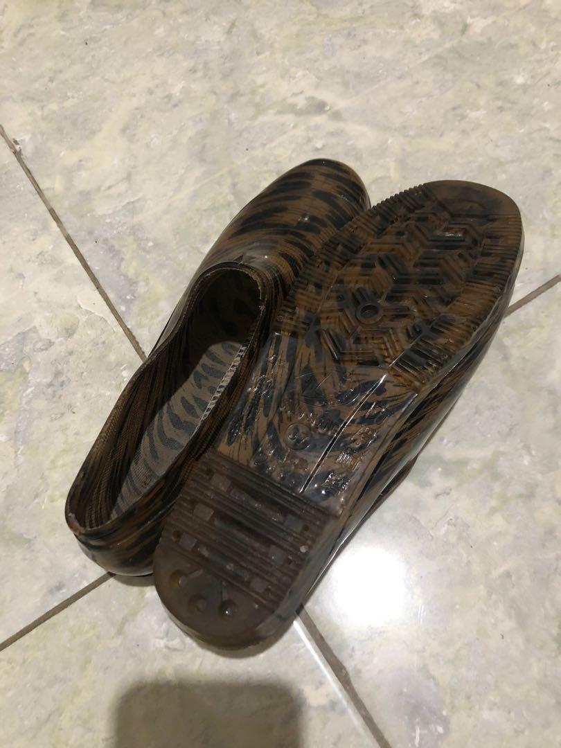 Sepatu high karet macan, Fesyen Wanita, Sepatu di Carousell
