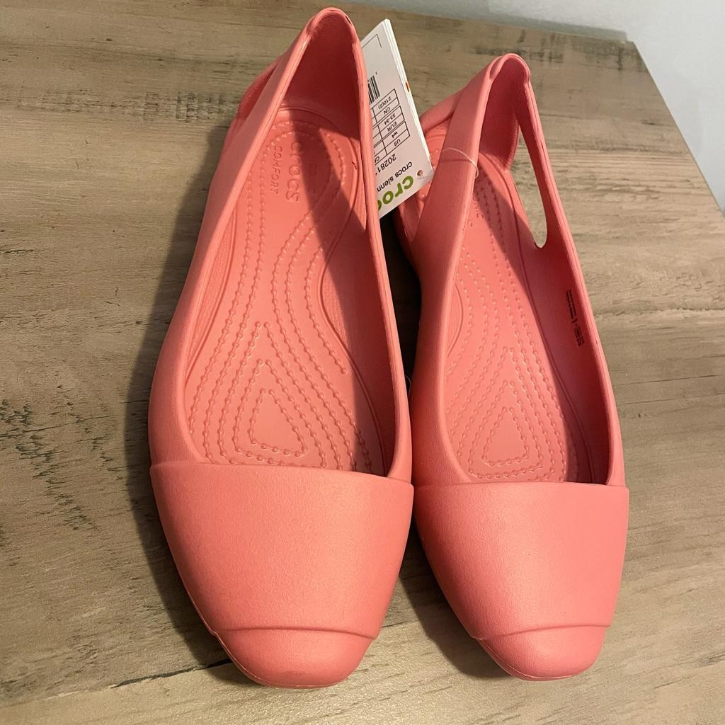 Crocs Sienna Flat, Women's Fashion, Footwear, Flats & Sandals on Carousell