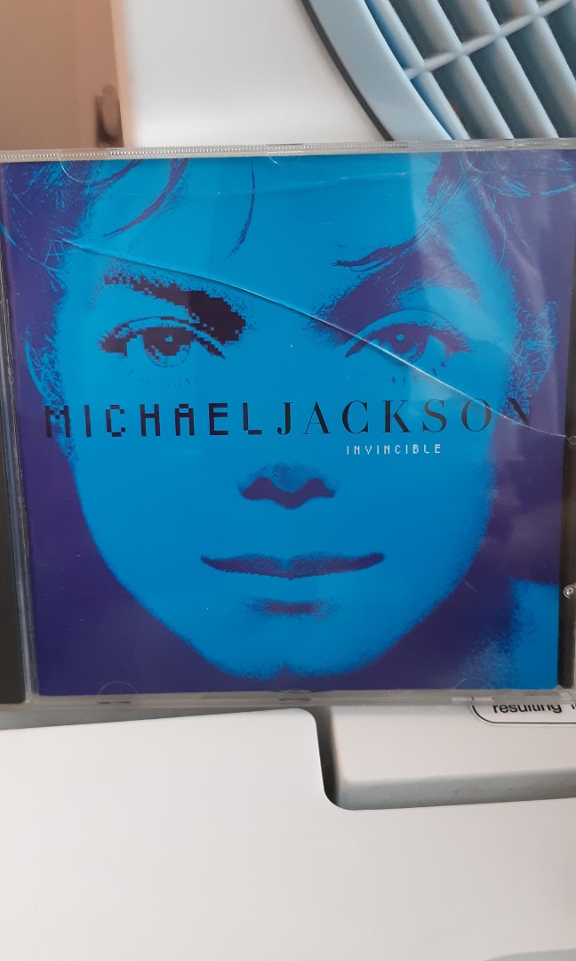 Michael Jackson invincible cd, 興趣及遊戲, 音樂樂器 & 配件, 音樂與媒體 - CD 及 DVD ...