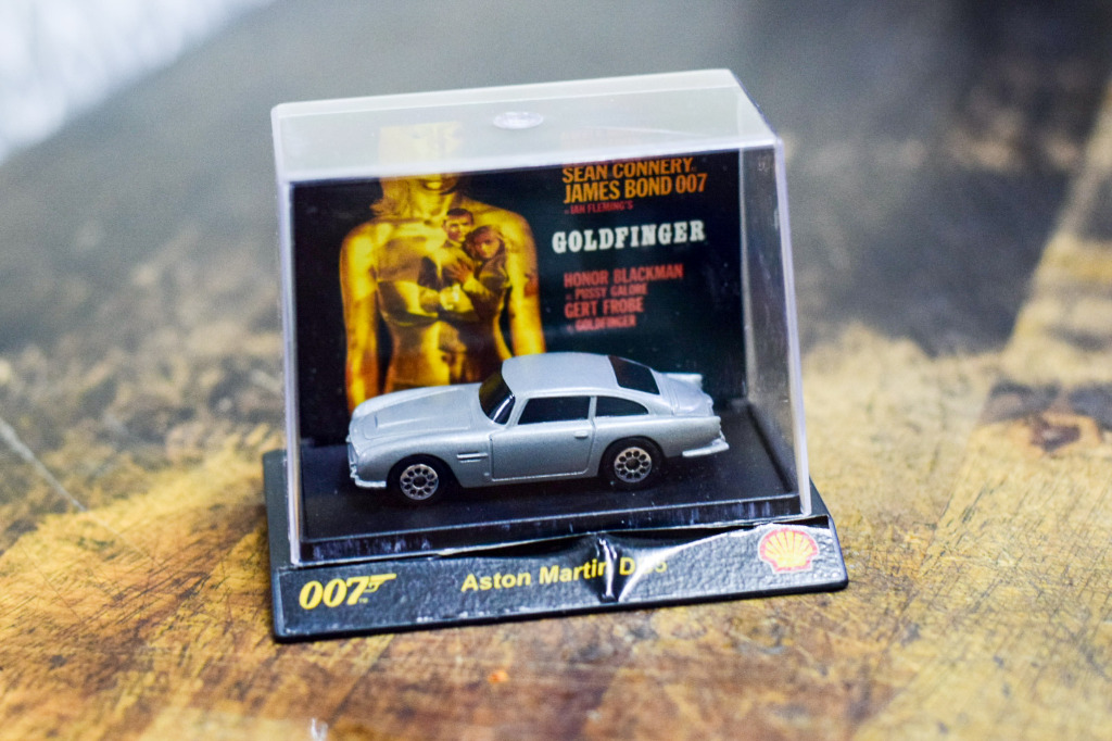 SHELL James Bond Aston Martin DB7, Hobbies & Toys, Collectibles ...