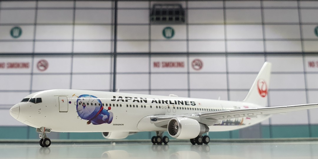 B767-300ER Japan Airline Doraemon Livery Scale 1:400, Hobbies & Toys ...