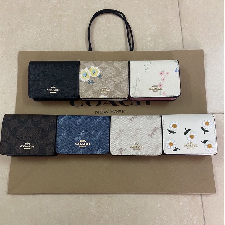 Coach Small Chain Wallet, Women's Fashion, Bags & Wallets, Wallets ...