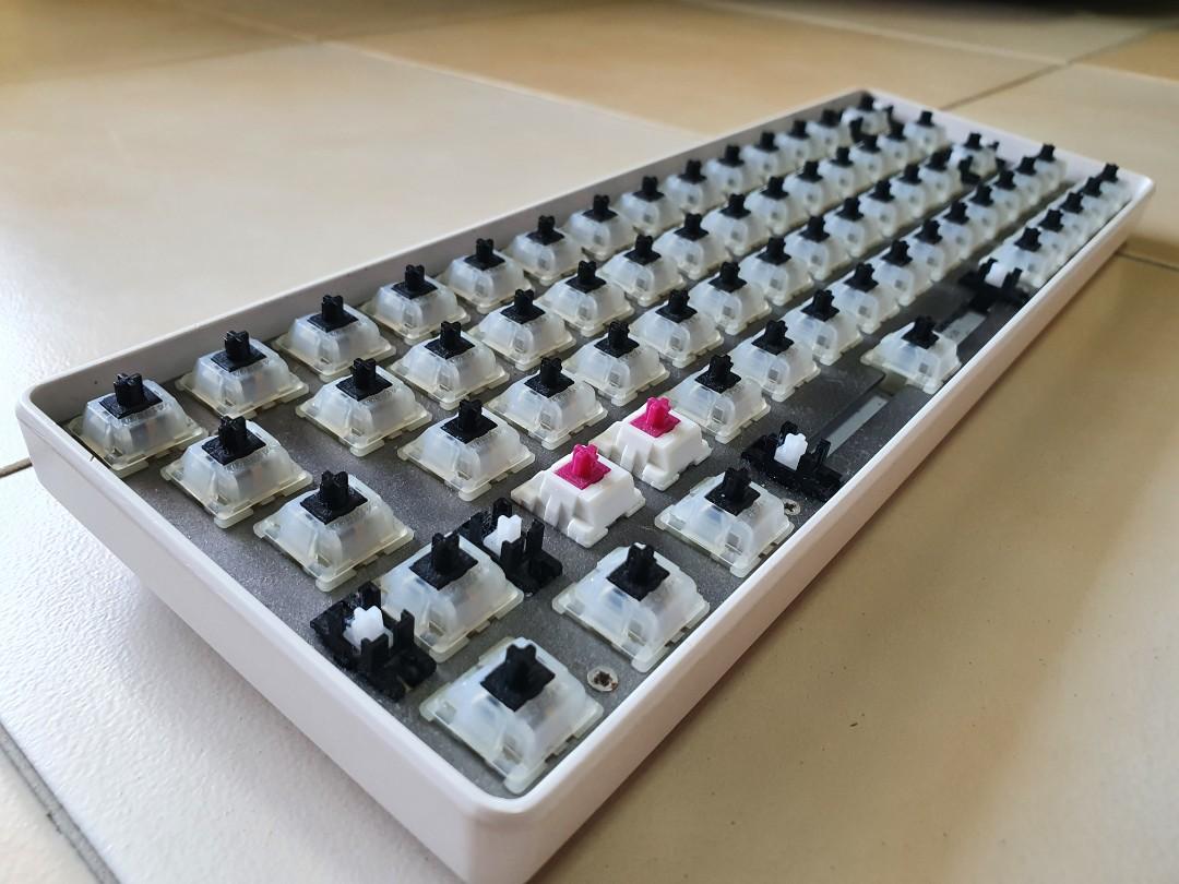 GK64 modded HOTSWAPPABLE [Gateron Milky Black + Everglide Panda stabs ...