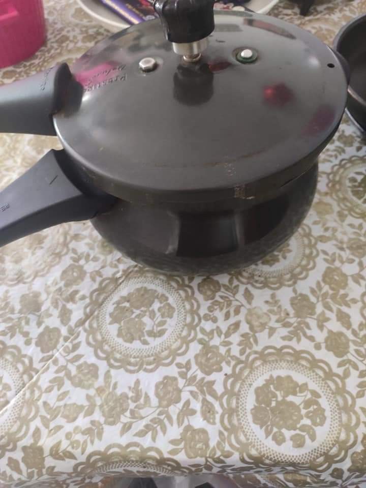 Prestige pressure cooker 3 liter, Furniture & Home Living, Kitchenware ...