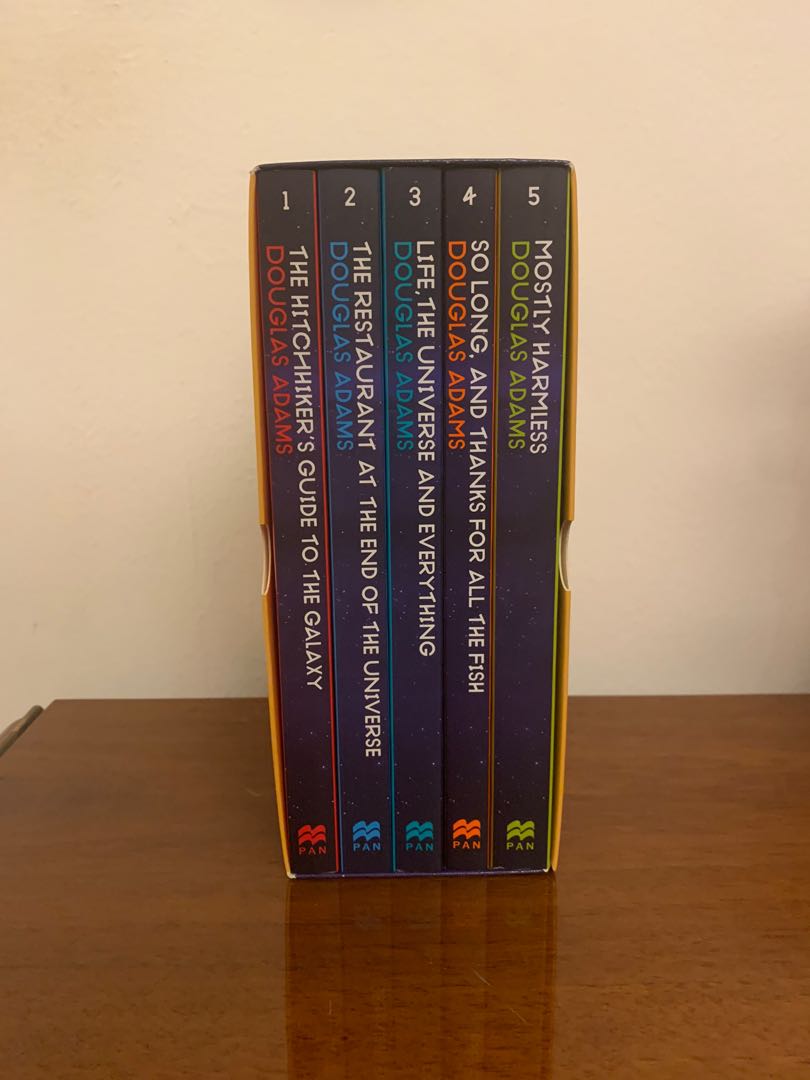 The Complete Hitchhiker’s Guide to the Galaxy (Box Set), Hobbies & Toys ...