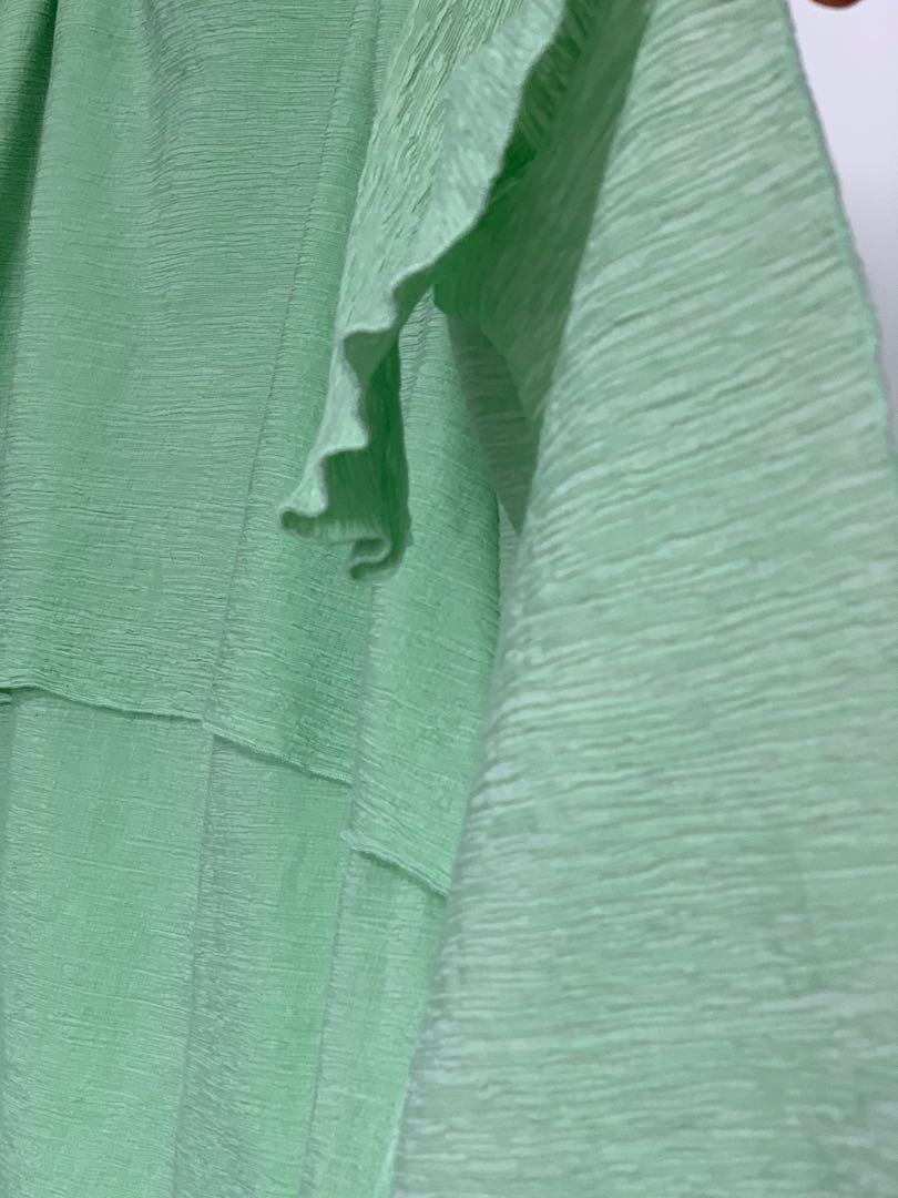 COS light green skirt, Women's Fashion, Bottoms, Skirts on Carousell