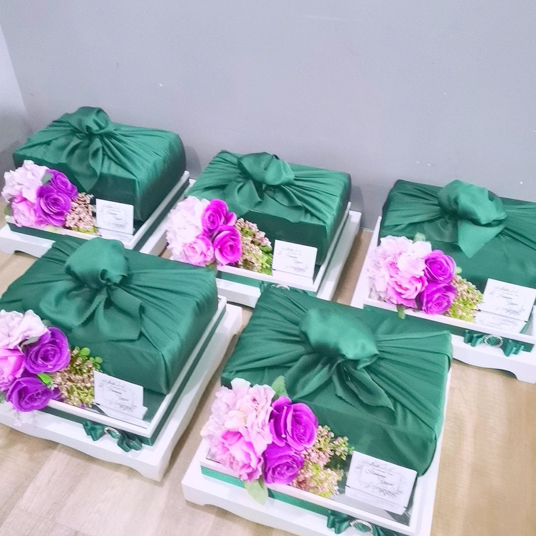 Hidden dulang gubahan hantaran, Hobbies & Toys, Stationery & Craft ...