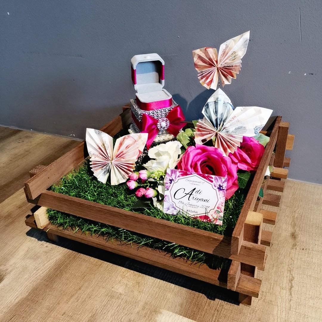 Hidden dulang gubahan hantaran, Hobbies & Toys, Stationery & Craft ...