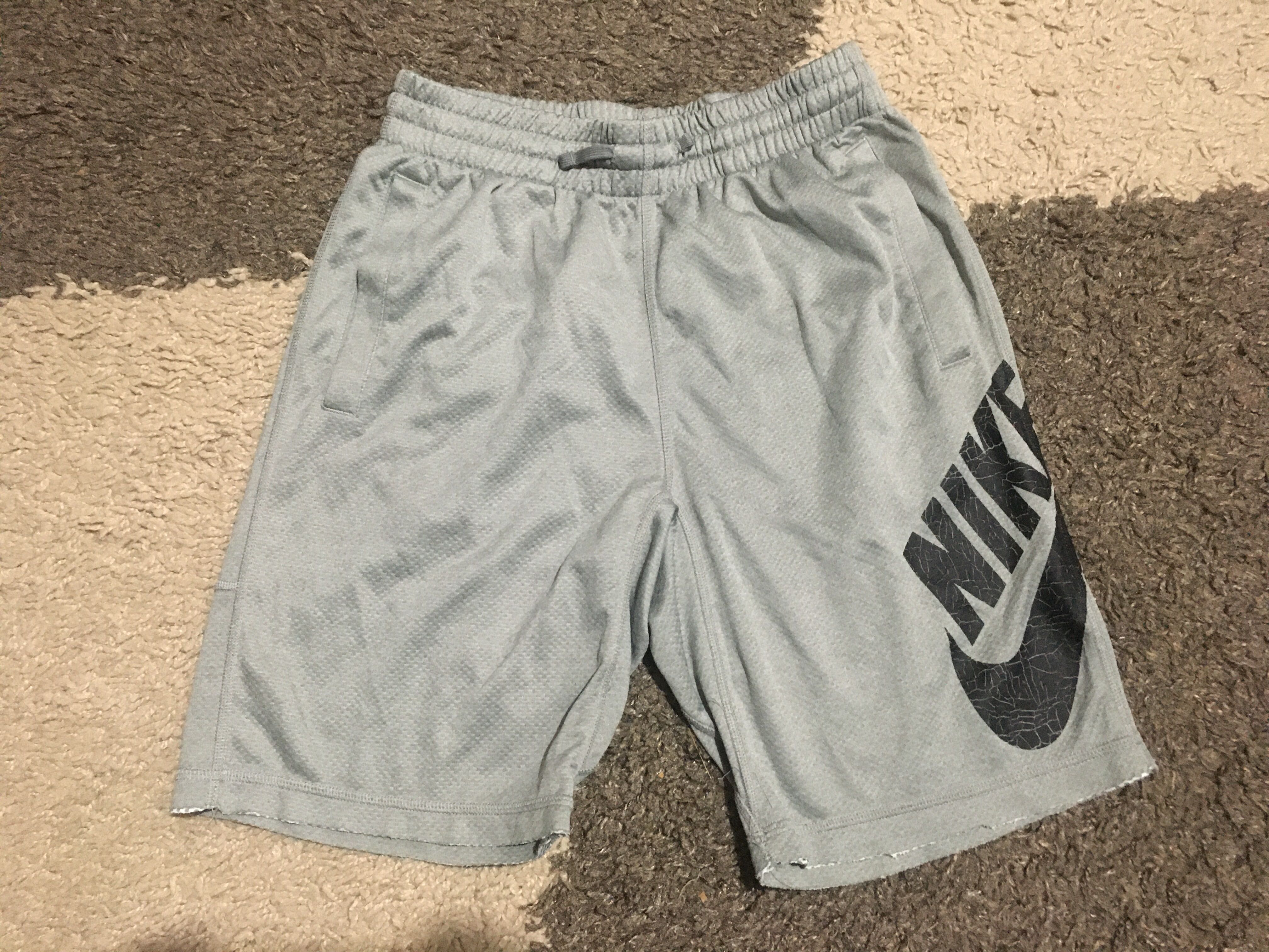 NIKE SB BIG SIDE SWOOSH ABOVE THE KNEE SHORTS ( M), Men's Fashion ...