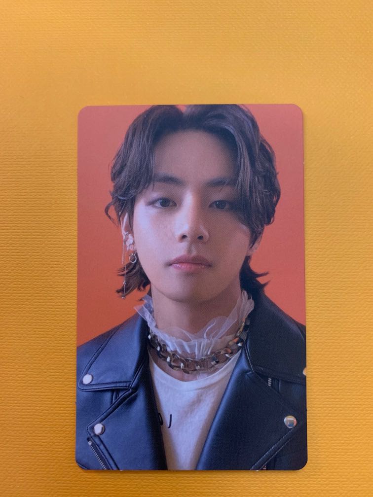 [WTT] BTS V cream version photocard on Carousell