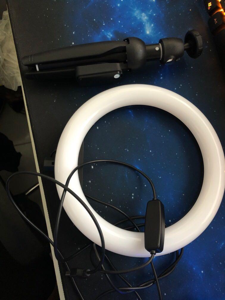 8Inch Ring Light with 3 color mode and flickering settings and tripod ...