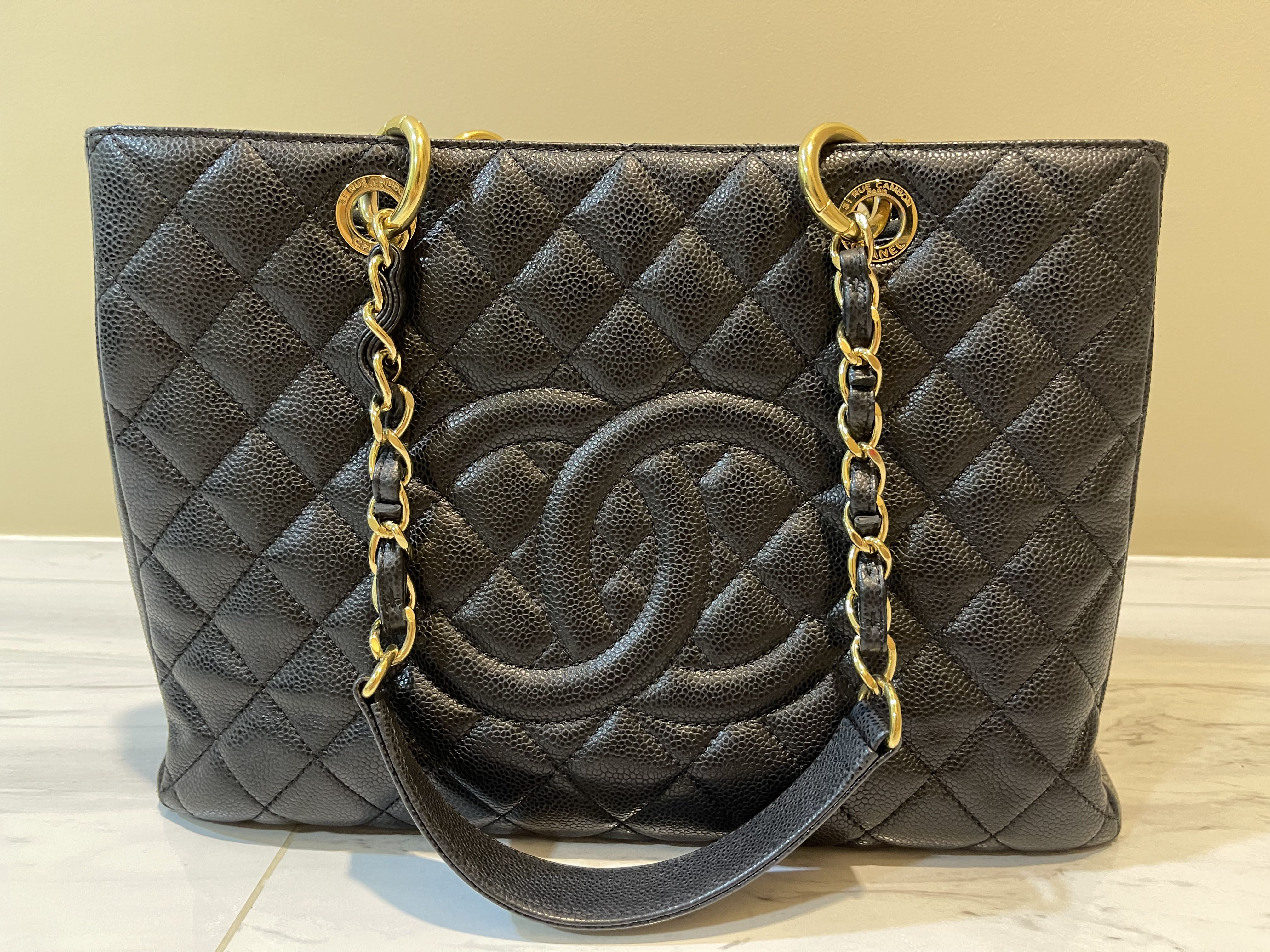 Chanel GST (Gold hardware), Women's Fashion, Bags & Wallets, Shoulder ...