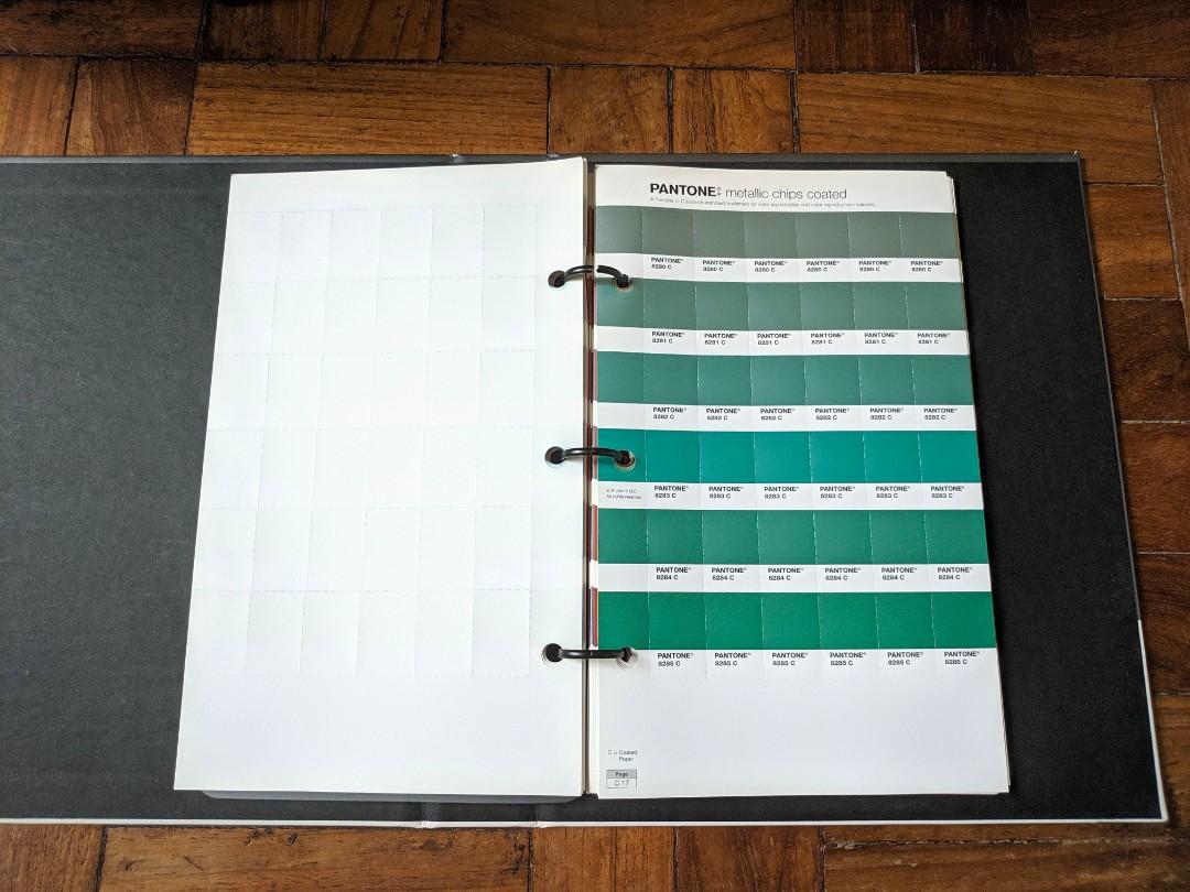 PANTONE Metallic Chips Coated The PLUS Series book, Hobbies & Toys ...