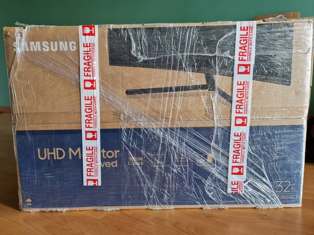 Samsung 32 inch 4K curved monitor, Computers & Tech, Parts ...