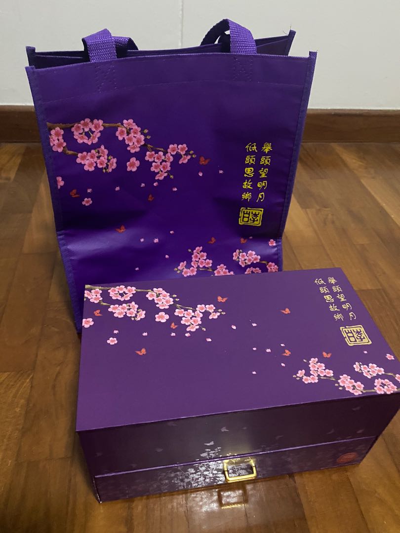 Li Bai's Handcrafted Mooncakes, Food & Drinks, Homemade Bakes on Carousell