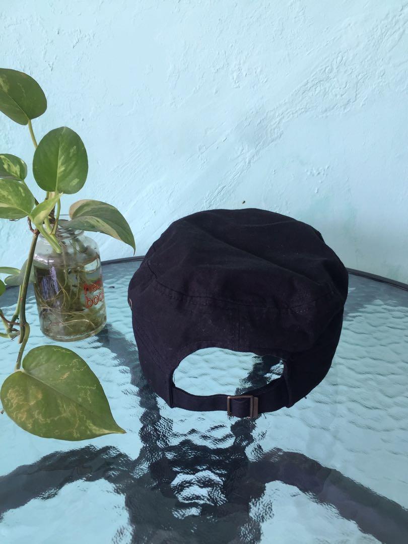 Topi komando hitam polos simple, Fesyen Pria, Aksesoris, Topi di Carousell