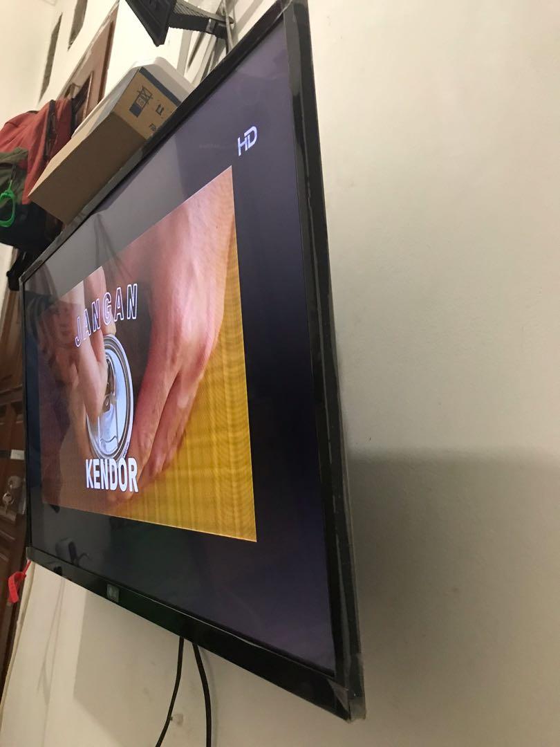 TV LED LG 32LK500, Elektronik, TV & Perlengkapan Hiburan di Carousell