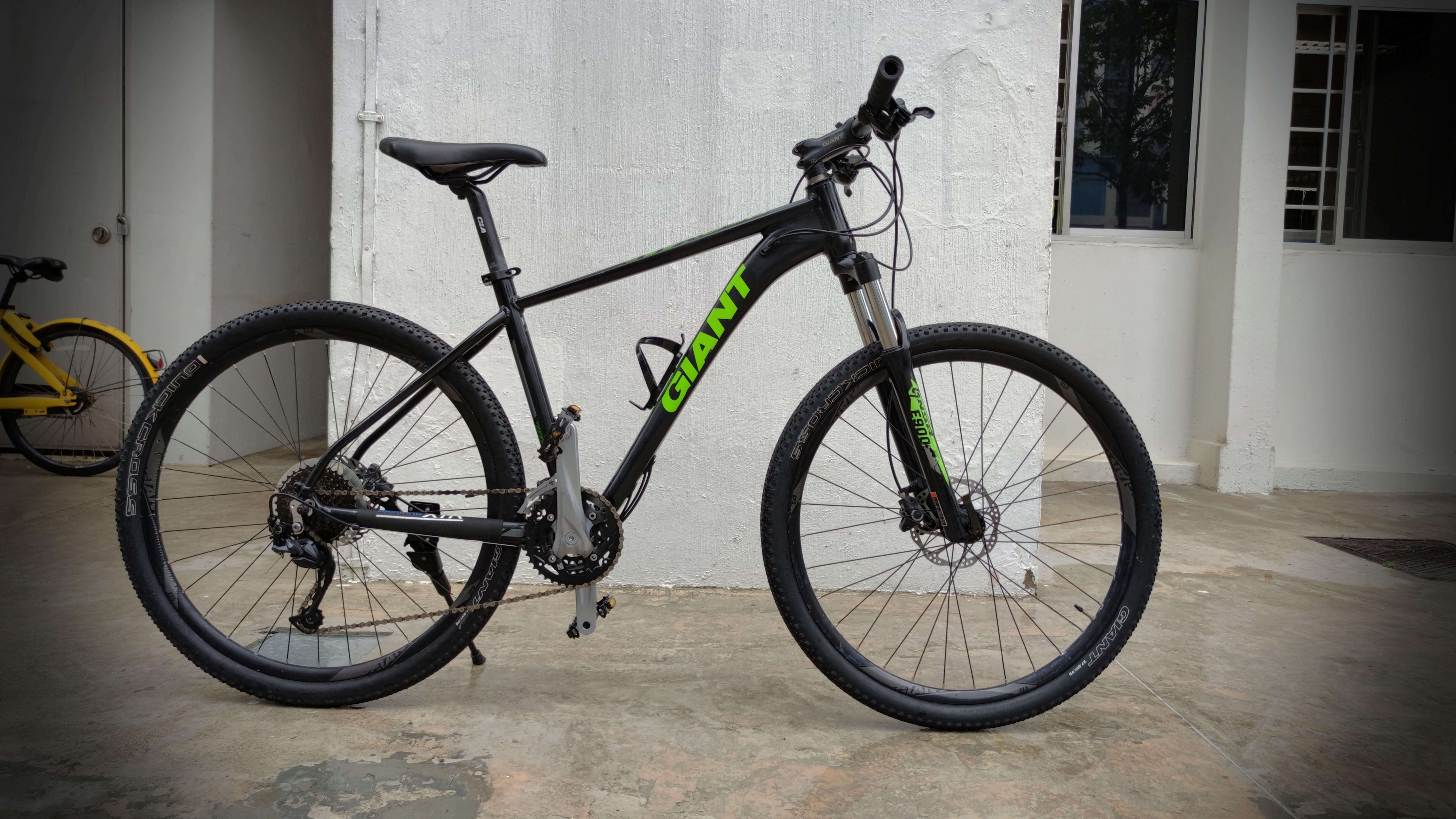 Giant ATX830 mountain bike, Sports Equipment, Bicycles & Parts ...