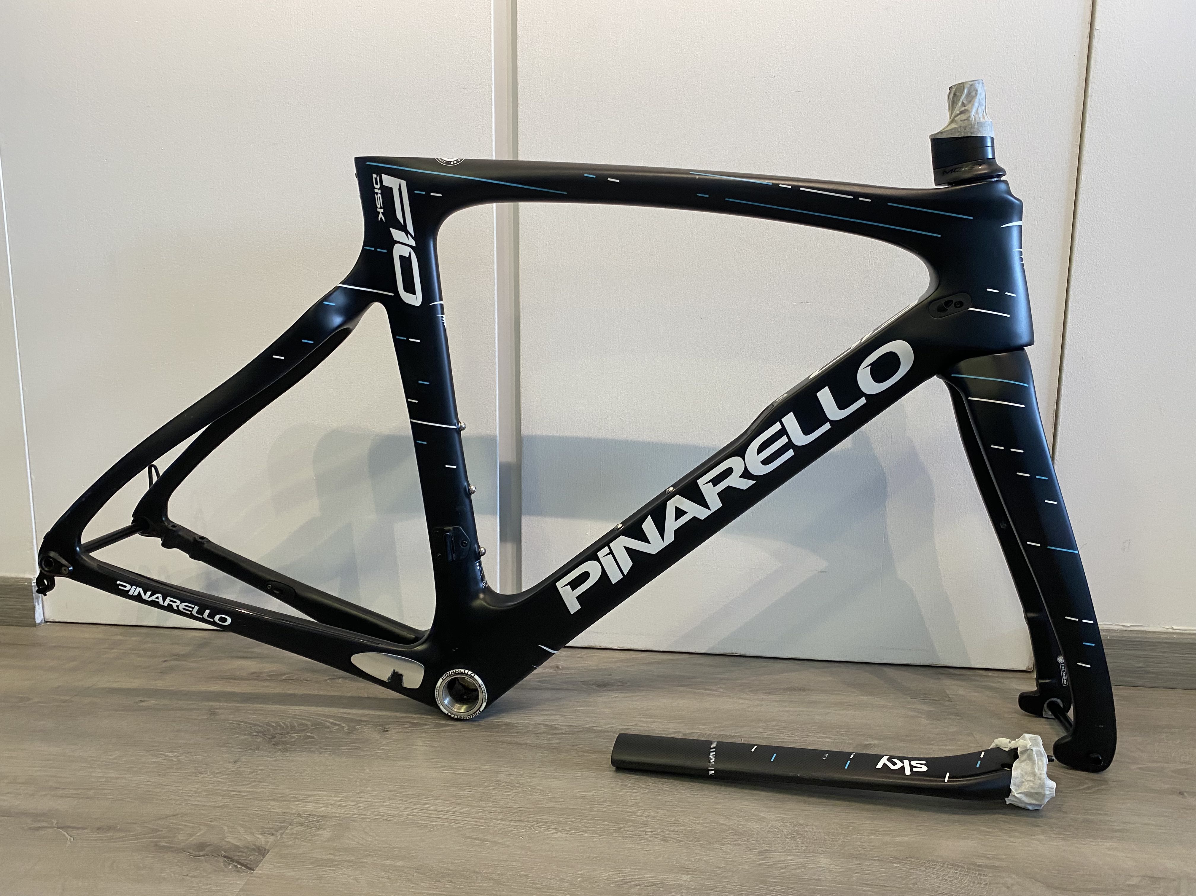 Pinarello F10 disc frame 54cm, Sports Equipment, Bicycles & Parts ...