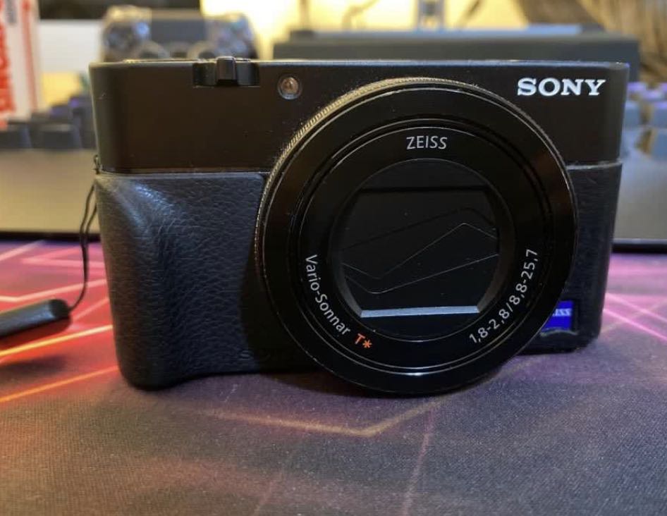 Sony RX100 V with accessories, Photography, Cameras on Carousell