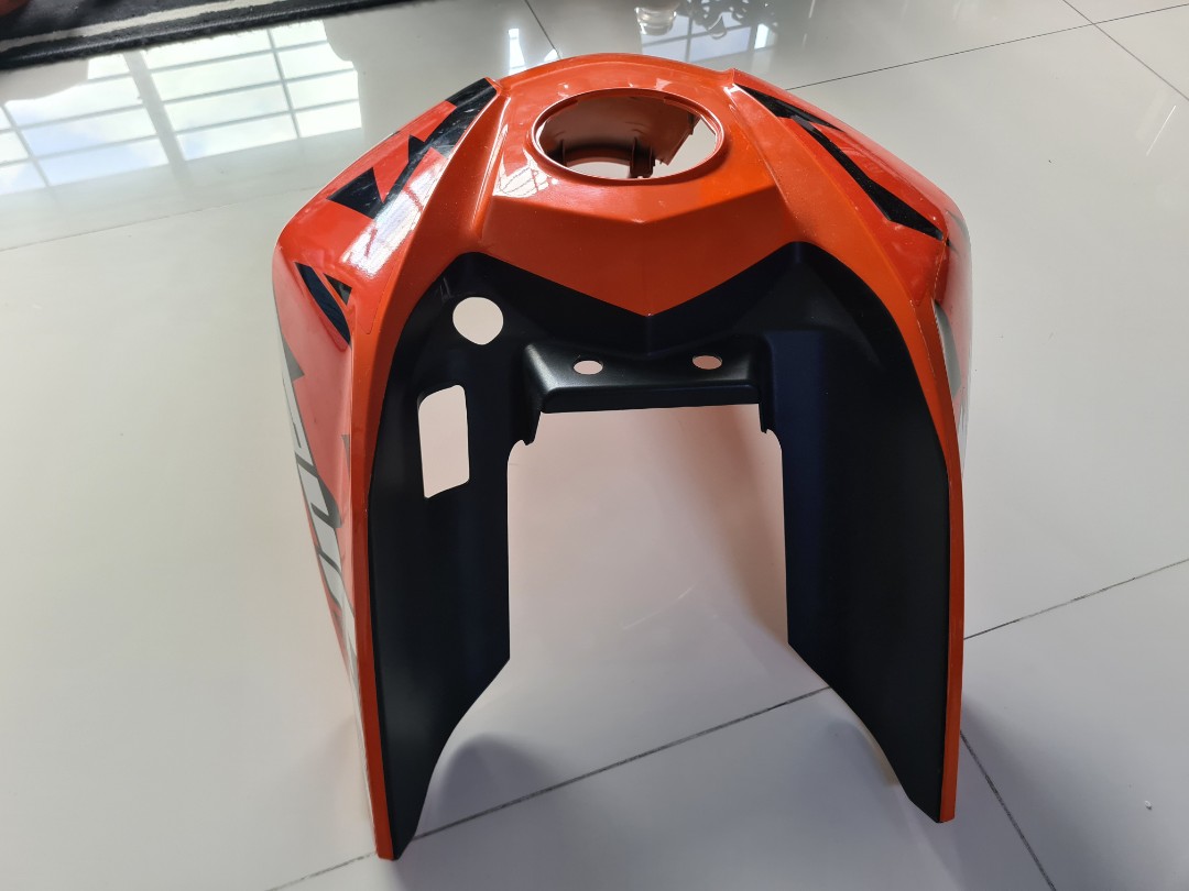 Duke 200 Tank Fairings, Motorcycles, Motorcycle Accessories on Carousell
