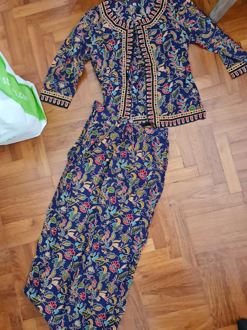 SIA uniform replica, Women's Fashion, Dresses & Sets, Sets or ...