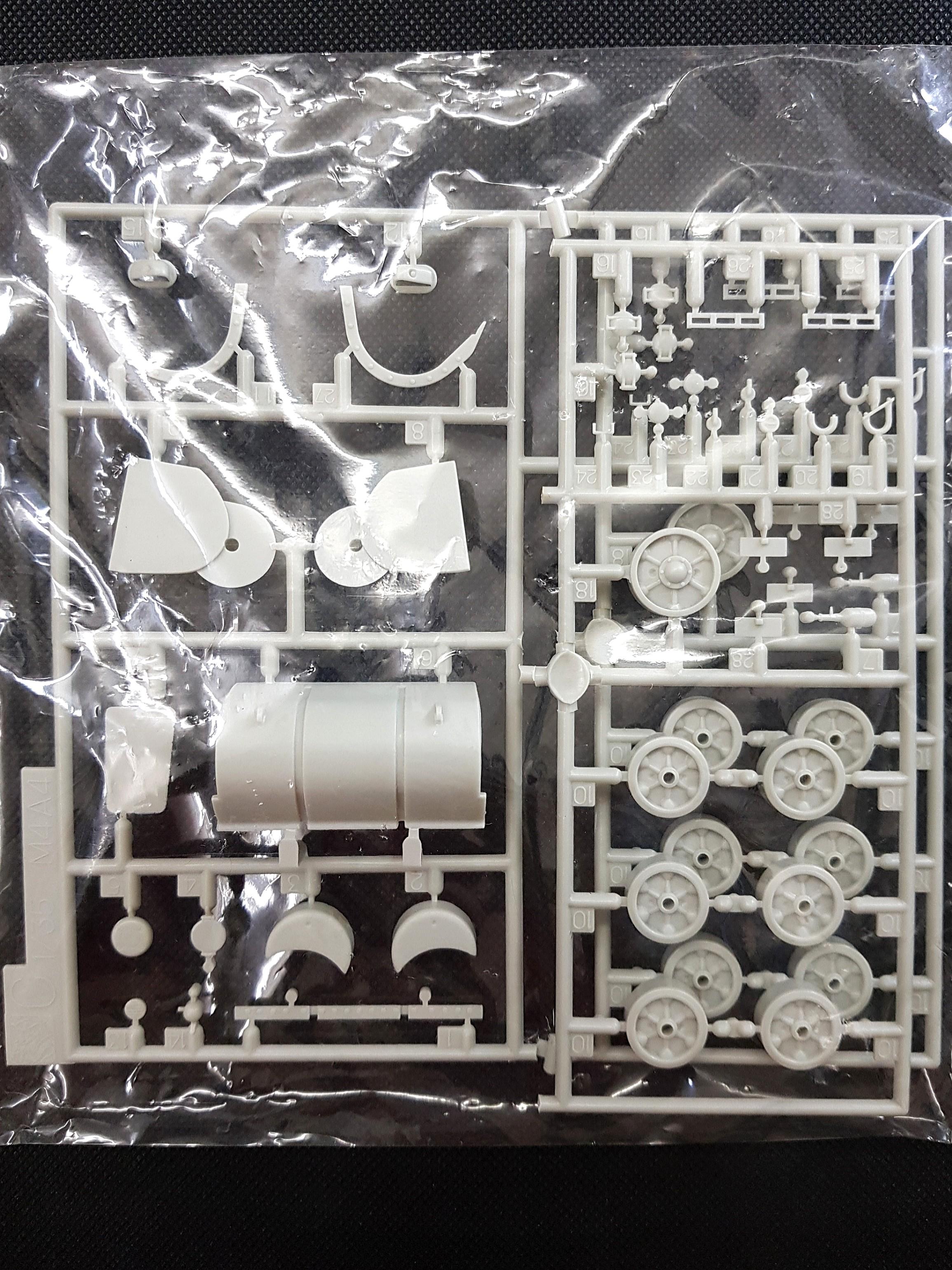 1/35 Dragon #6035 US-Made Medium Tank M4A4 Sherman (2nd World War ...