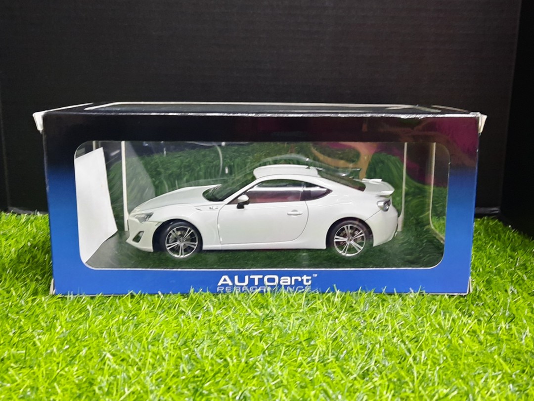 Autoart Toyota 86 GT Limited Car Scale Model, White Pearl, Hobbies ...