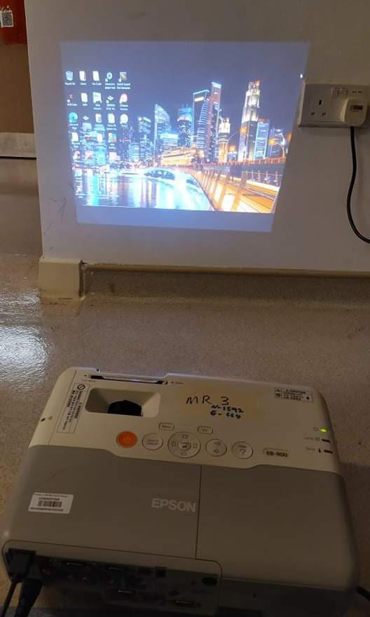 epson projector eb 900, TV & Home Appliances, Other Home Appliances on ...