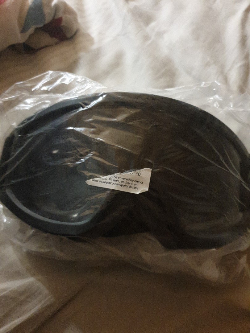 ESS SAF Goggles, Men's Fashion, Activewear on Carousell