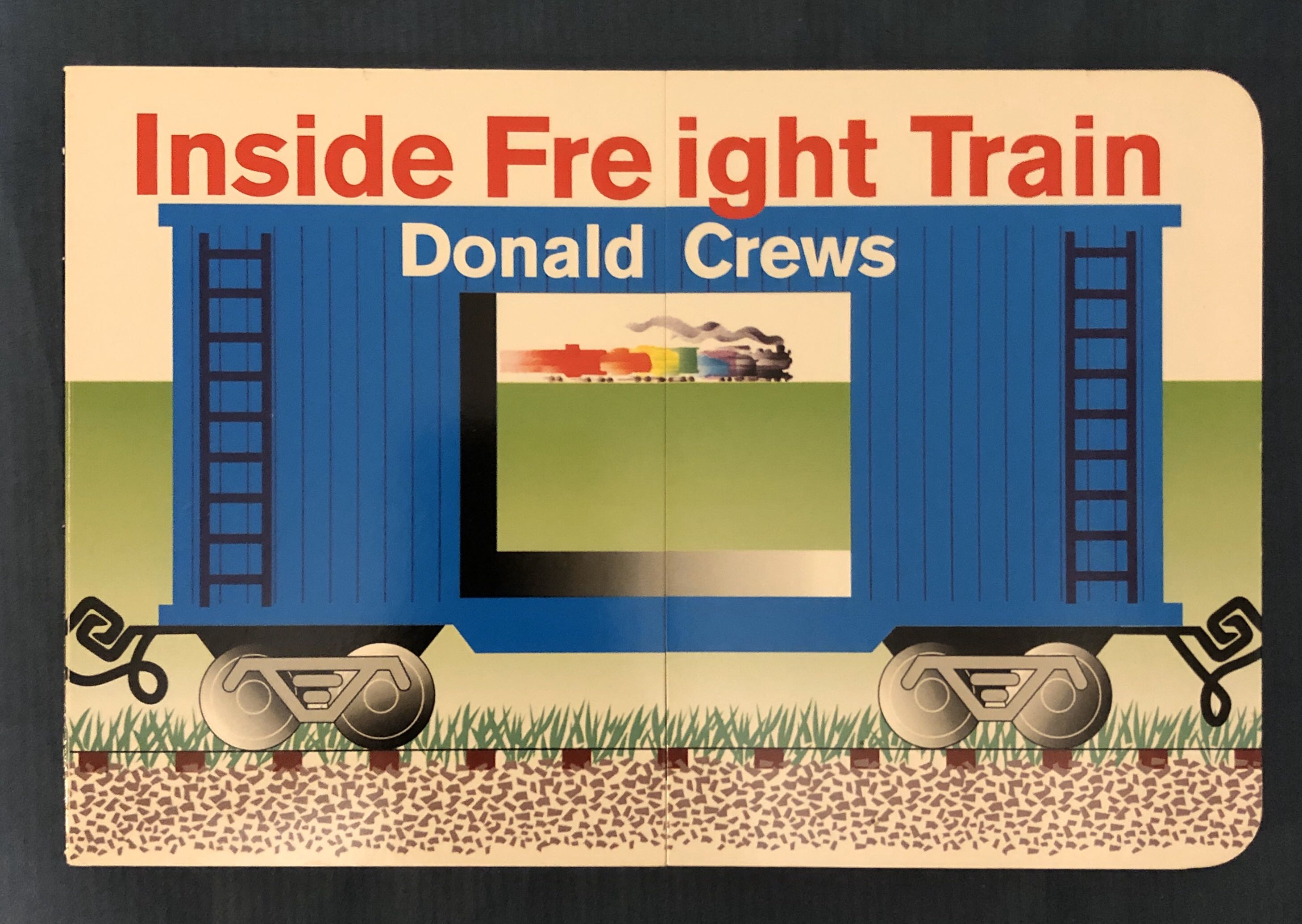 Inside Freight Trains Donald Crews 書單推介童書, 興趣及遊戲, 書本 & 文具, 小朋友書 - Carousell