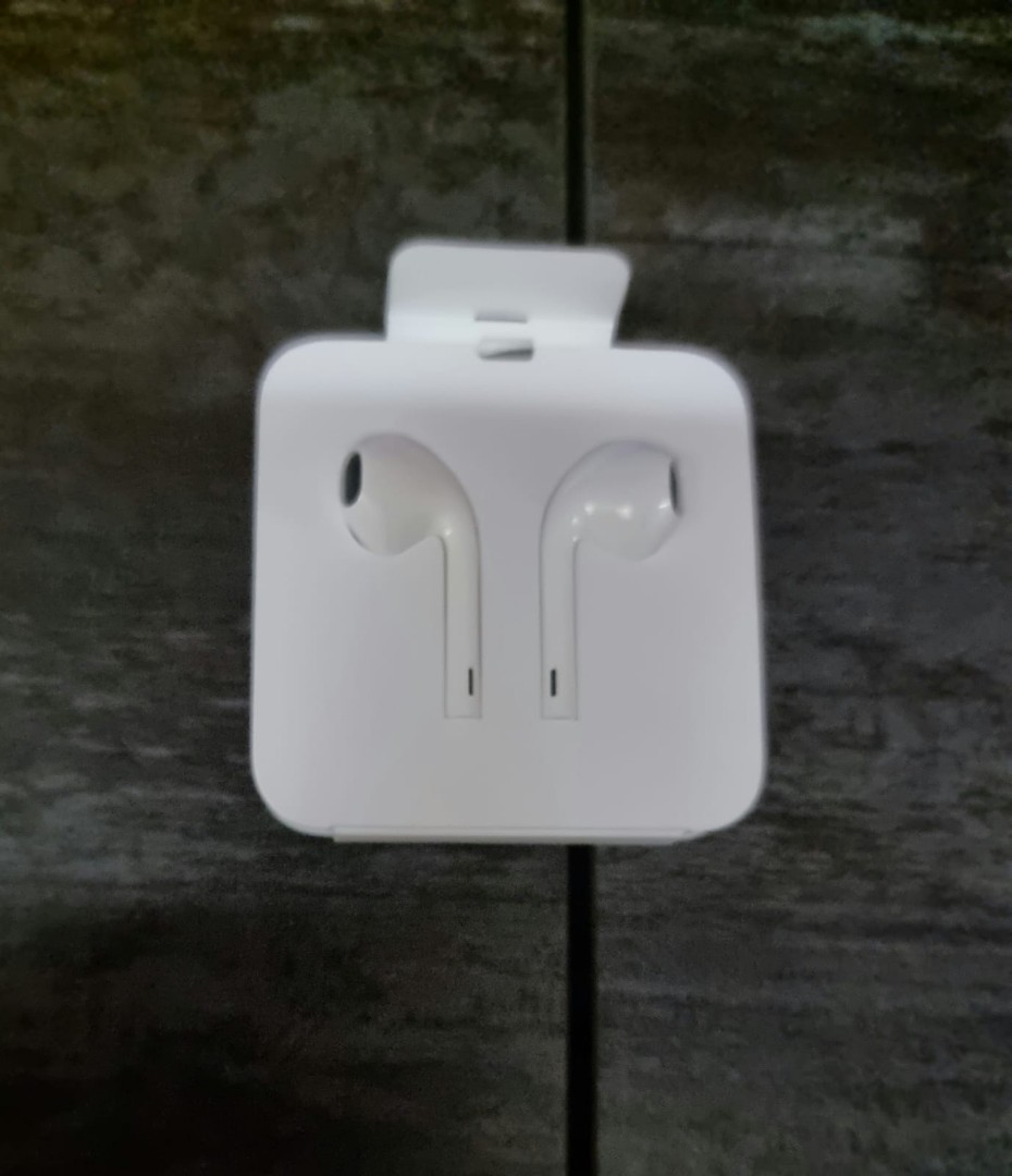 BNIB Original Apple Ear Piece, Mobile Phones & Gadgets, Mobile & Gadget ...