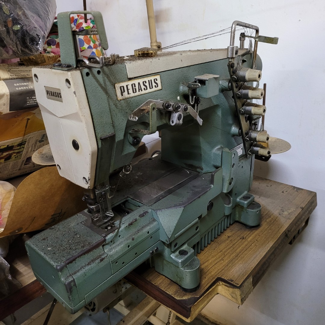 Pegasus Industrial Sewing Machine with twin needle chain stitch with ...