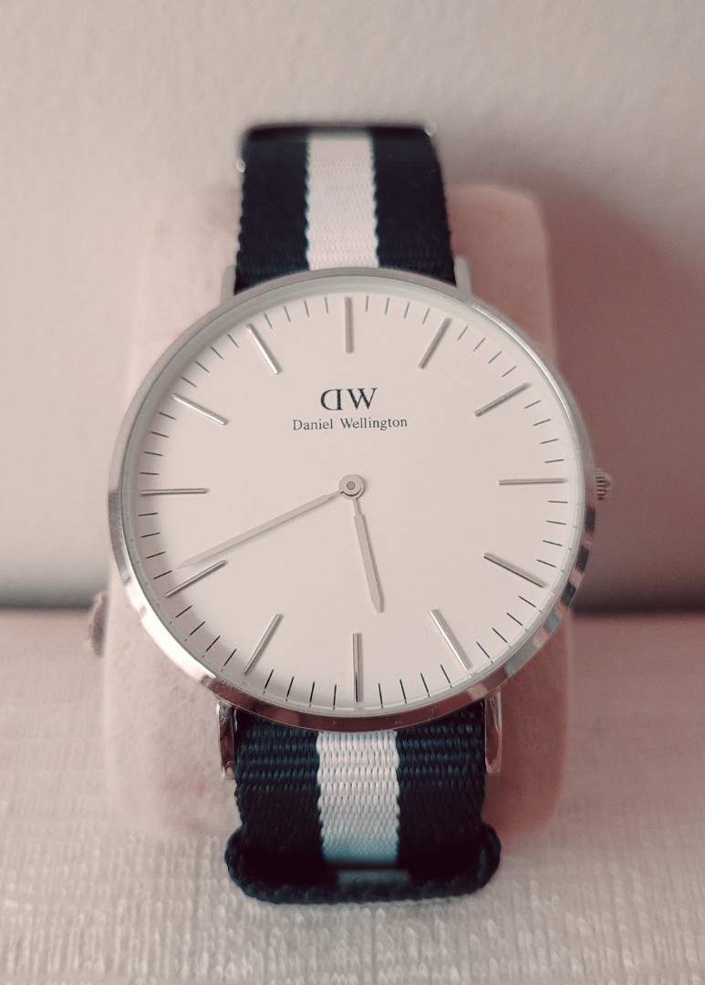 DW watch, Men's Fashion, Watches & Accessories, Watches on Carousell