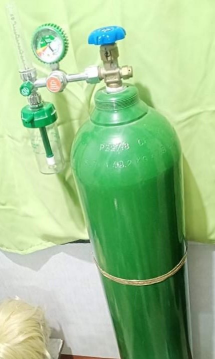 Oxygen Big Tank with odometer 10%used only, Health & Nutrition, Medical ...