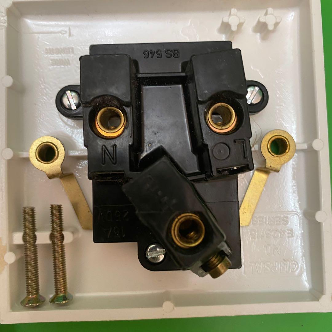 圓腳插蘇版 power socket penal clipsal mk made in England 5AMP 250V 15AMP, 家庭 ...
