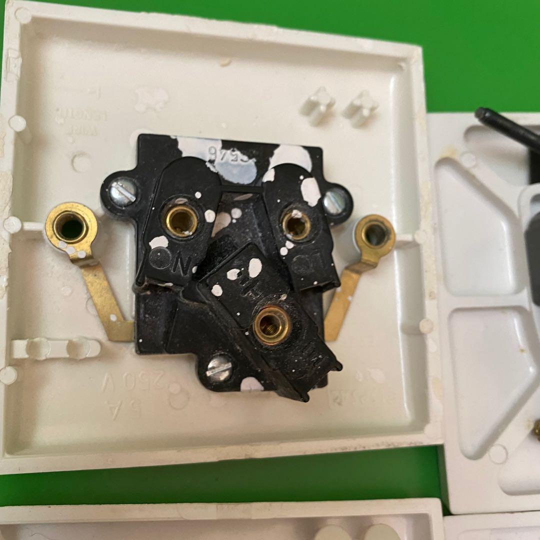 圓腳插蘇版 power socket penal clipsal mk made in England 5AMP 250V 15AMP, 家庭 ...