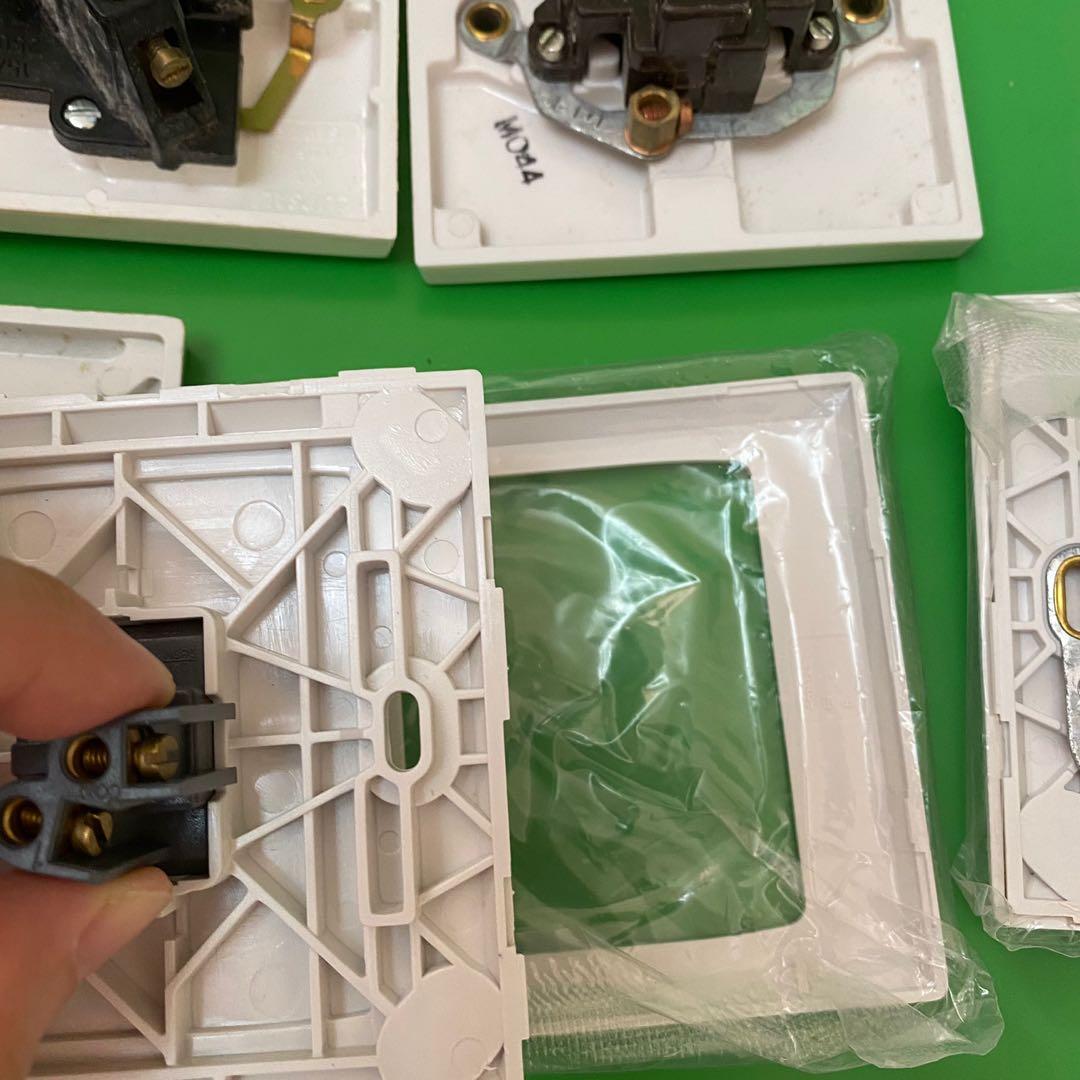 圓腳插蘇版 power socket penal clipsal mk made in England 5AMP 250V 15AMP, 家庭 ...