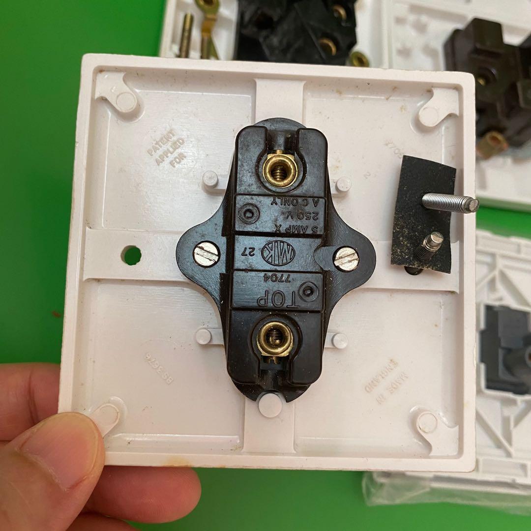 圓腳插蘇版 power socket penal clipsal mk made in England 5AMP 250V 15AMP, 家庭 ...